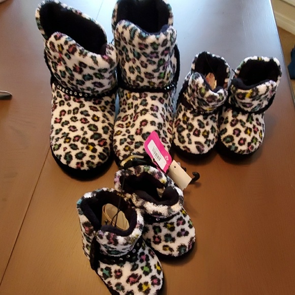 Justin Boots | Shoes | Girls Slippers | Poshmark